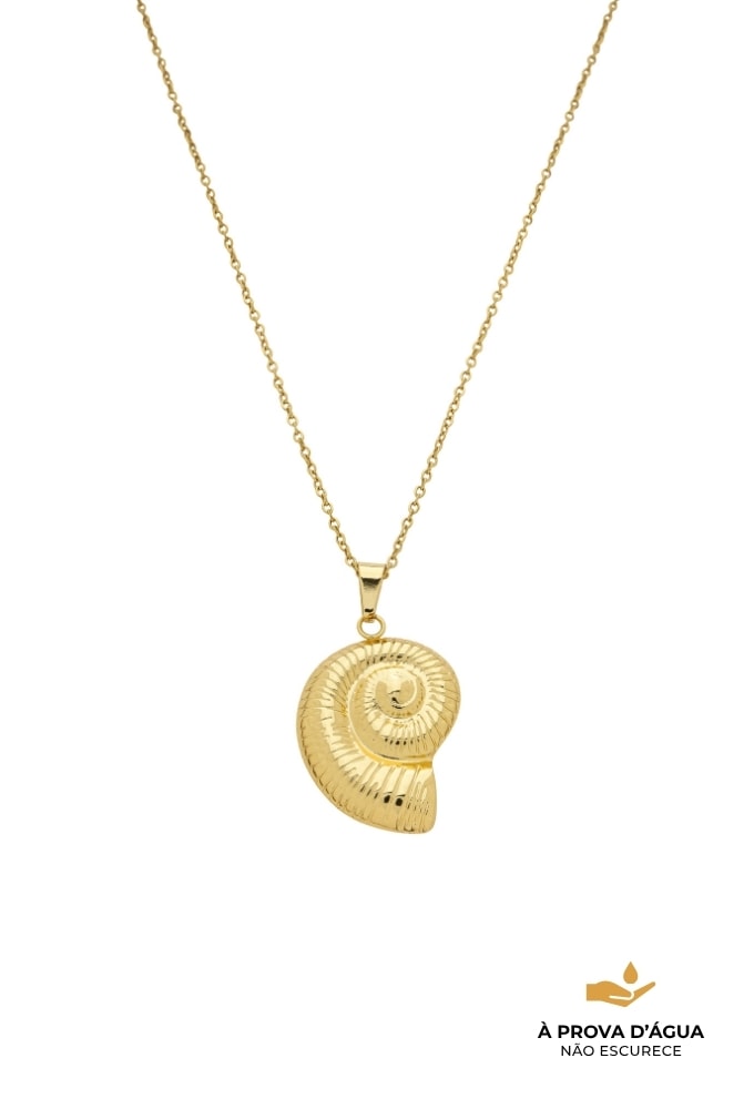 Colar inox dourado com pingente de concha espiral | Revenda Oh My Gold